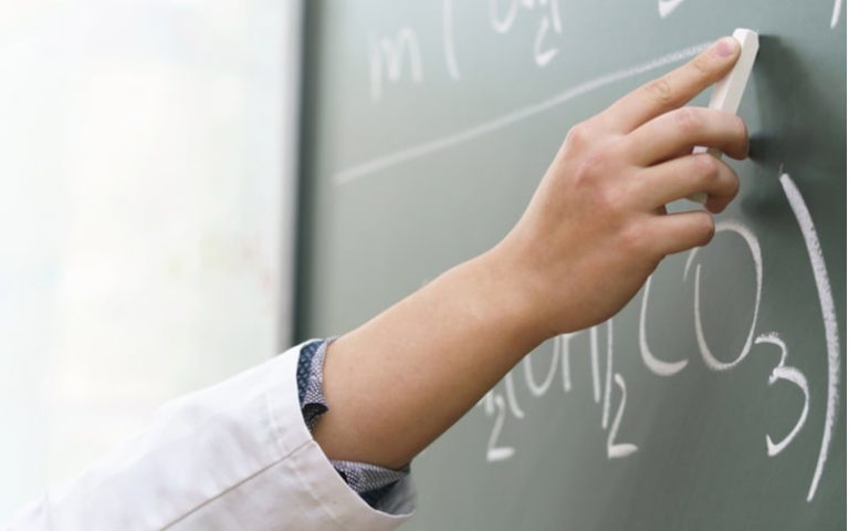 Rượu etylic (C2H6O) là gì? Tính chất, cấu tạo phân tử, Cách điều chế